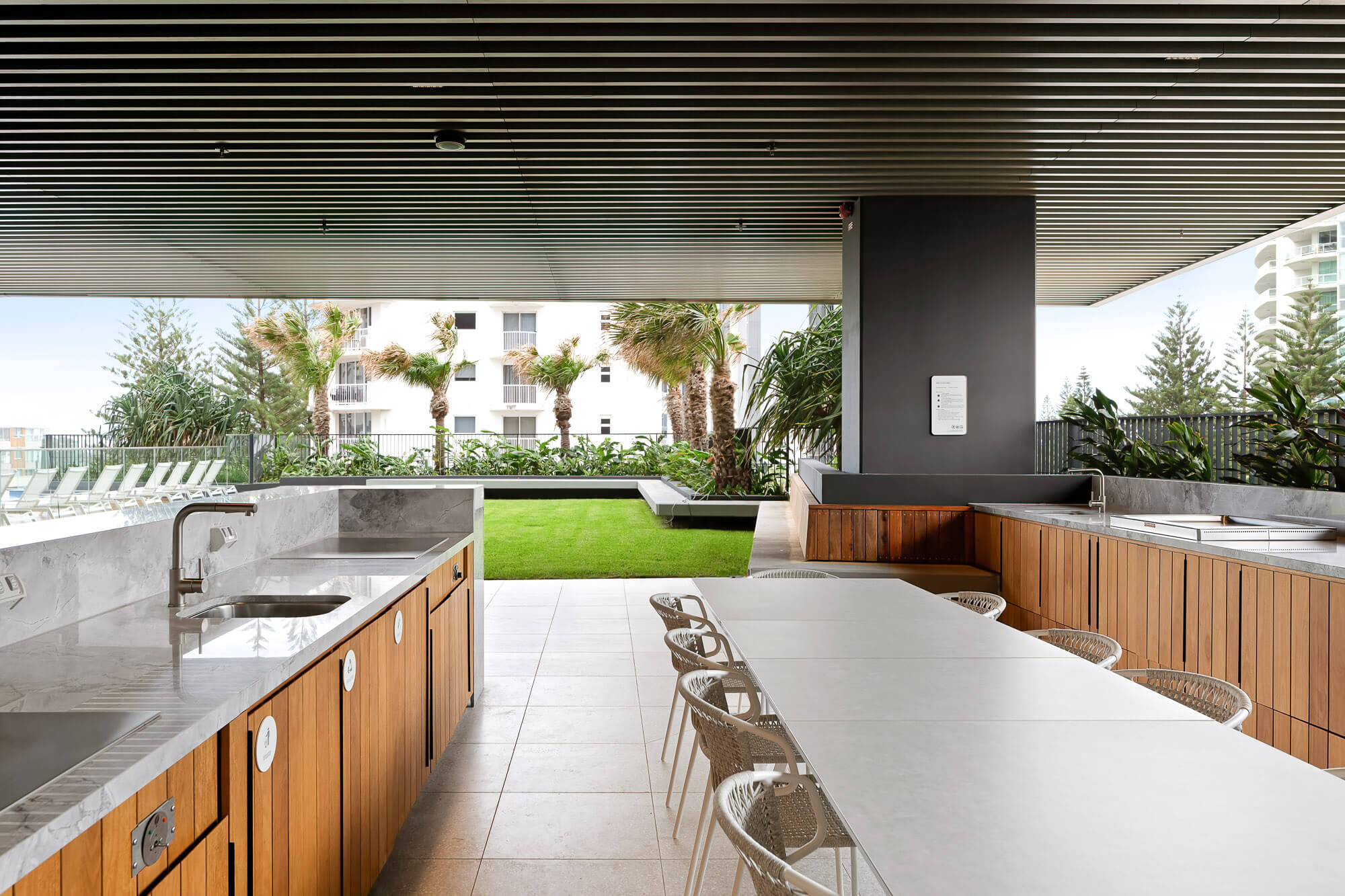 Gold Coast Accommodation – Signature Broadbeach – The CASSA
